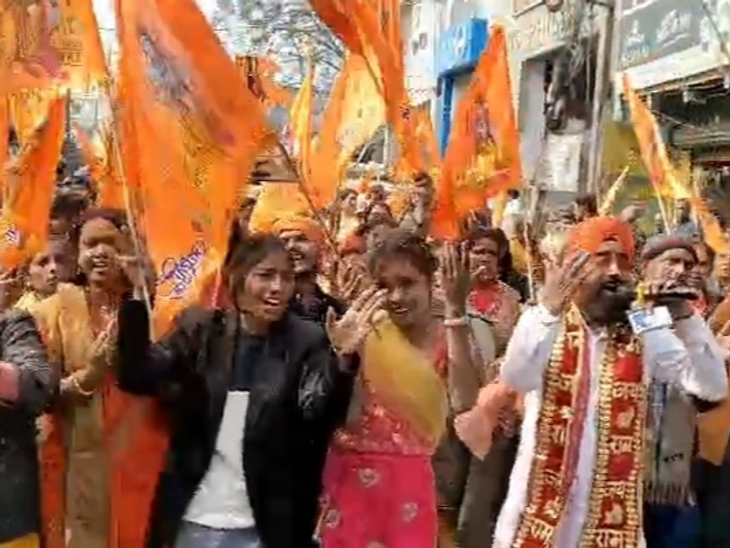 Crowd of devotees gathered in Shri Ram Deepotsav Invitation Yatra, call ...