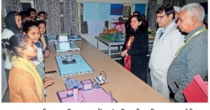 Diya, Anjali and Komal first in science exhibition | विज्ञान प्रदर्शनी ...