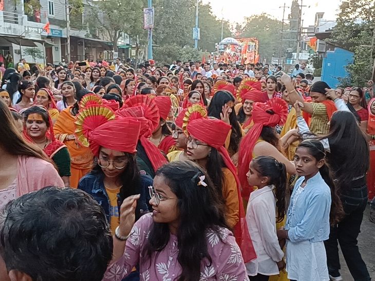 A grand procession took place in Anjad Nagar | अंजड नगर में निकली भव्य ...