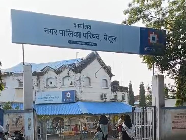 Betul first in CM Helpline resolution | CM Helpline निराकरण में बैतूल प्रथम: तीन अन्य परिषदों ने ...