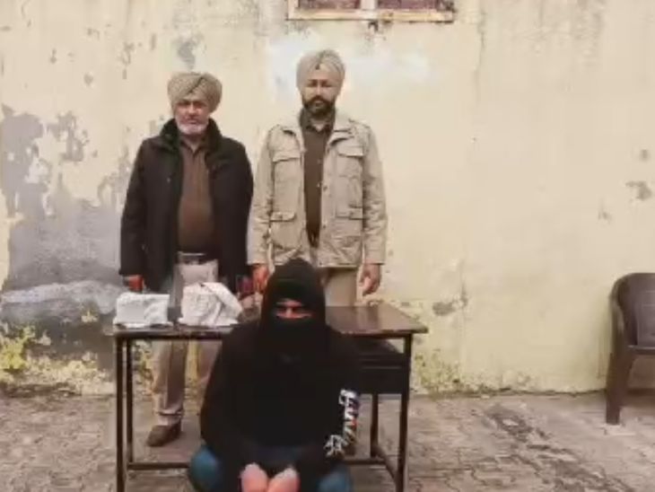 Moga Drug smuggler arrested Half kilo opium and 3.40 lakh drug money ...