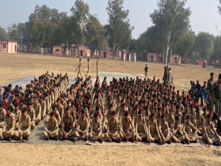 Cadets learning the tricks of firing from army soldiers
