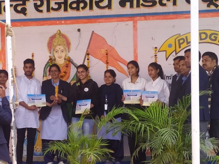 Children hoisted the flag from Niwai | निवाई से बच्चों ने फहराया परचम ...