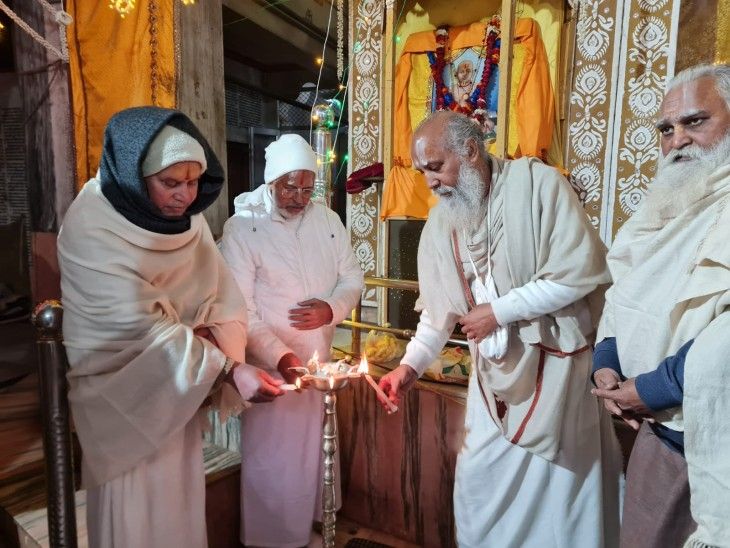 Ten day festival being celebrated in Sudama Kuti Ashram of Vrindavan ...