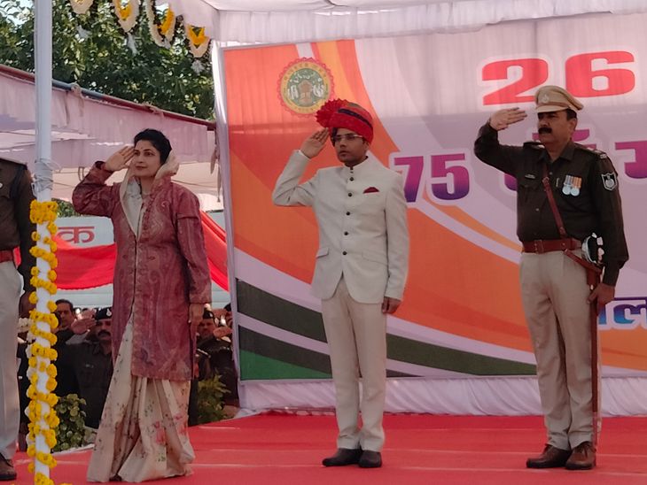 Minister of State for Backward Class Welfare, Krishna Gaur hoisted the ...