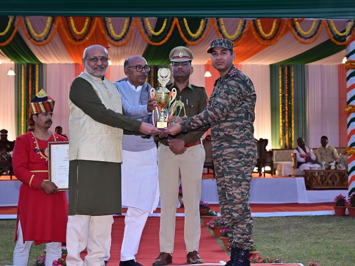 Ramroop Dwivedi honored at Beating Retreat ceremony in Jharkhand ...