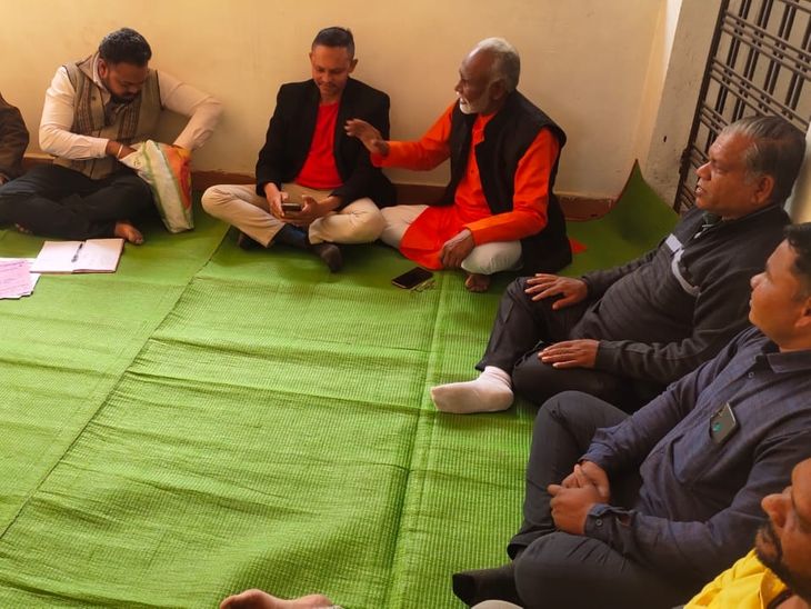 The responsibility of registering the youth and workers of all the ...