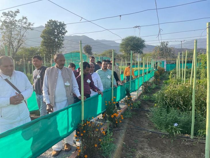 Farmers of UP and Maharashtra are learning compound farming | यूपी और ...