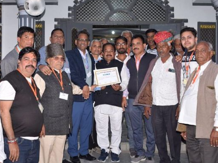 Ramesh Solanki elected president of Mali Samaj Panchayat in Pali | माली ...