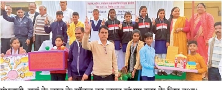 Students of CM Rise and Kanya Hase School of Dahi awarded, Gandhwani's ...