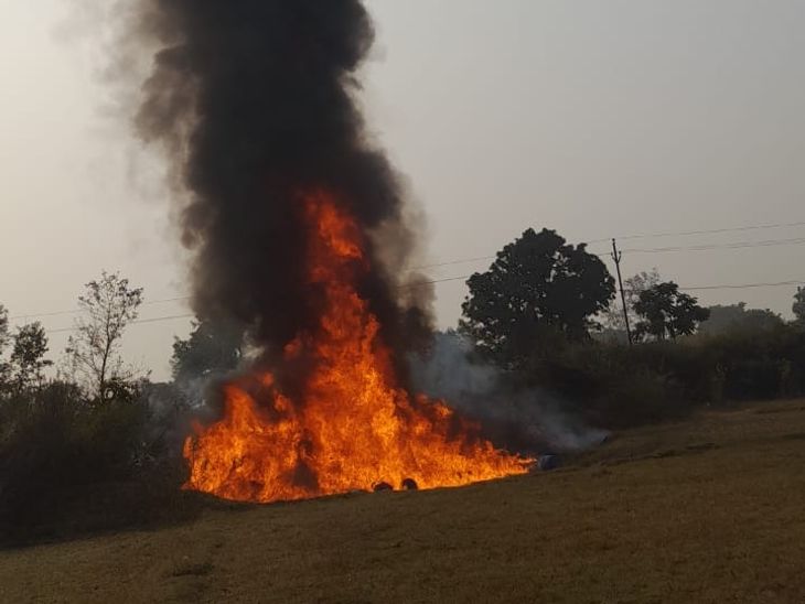 Vehicle loaded with chemical drums overturned, caught fire, burnt to ...