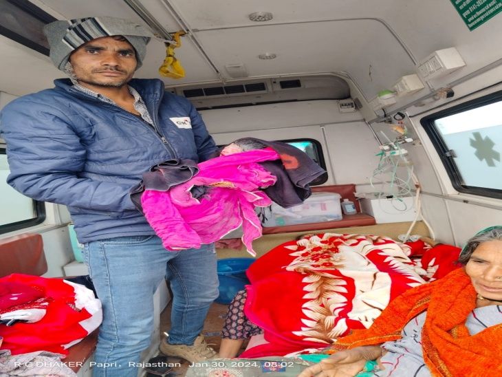 Woman gives birth to child in ambulance