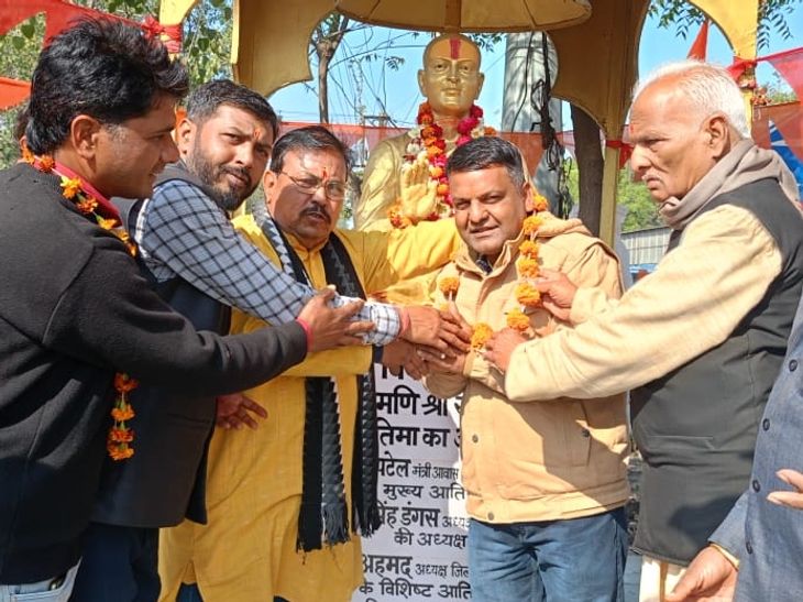 Sen Samaj Bhopal decorated Sen Maharaj | सेन समाज भोपाल ने किया सेन ...