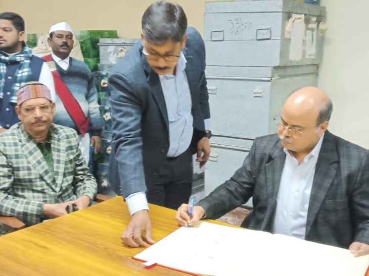 IAS Rajesh Rai took charge of Kaushambi DM | IAS राजेश राय ने लिया ...