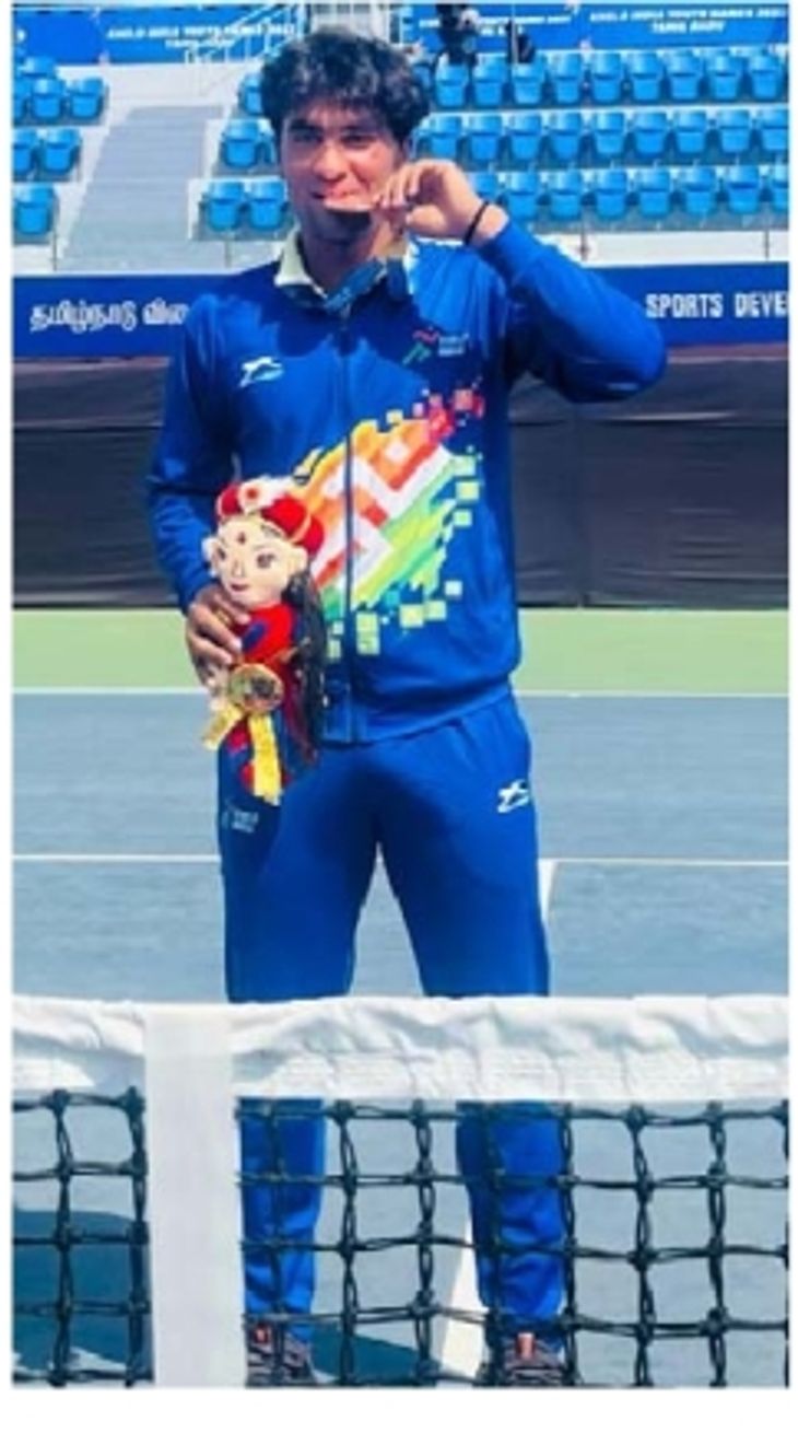 Hitesh won bronze medal in lawn tennis | हितेश ने लॉन टेनिस में जीता ...