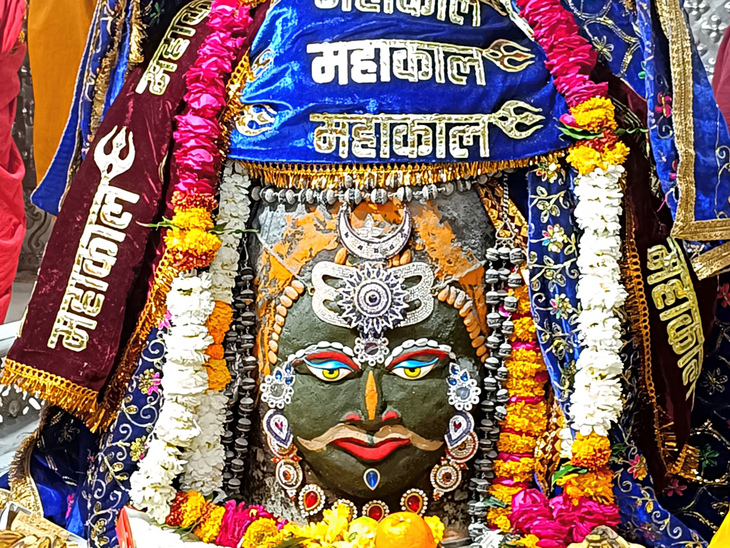 Divine adornment of Baba Mahakal by offering Sun, Moon and Tripund ...