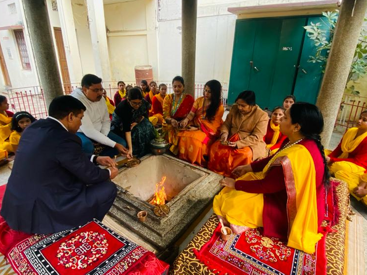 Girls performed havan puja on world cancer day | विश्व कैंसर दिवस पर ...