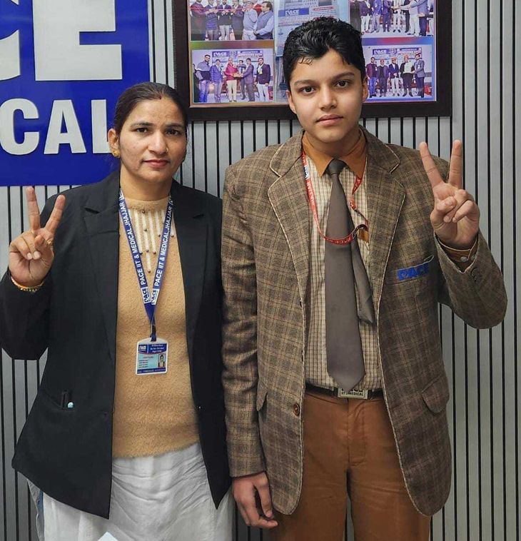 Devansh achieved rank one in All India Hindi Olympiad | देवांश ने अखिल ...