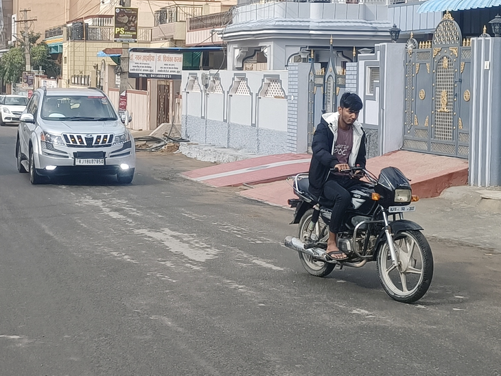 minor children riding bikes