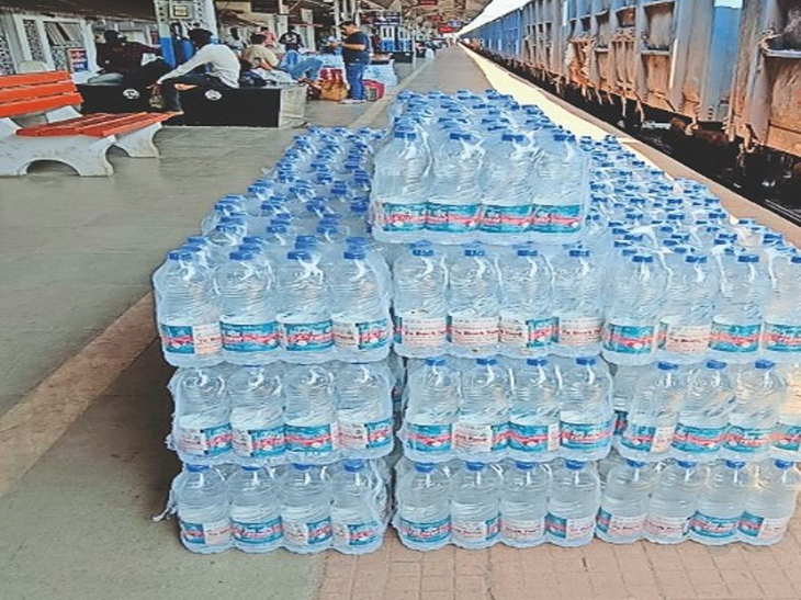 You will get free water bottle in Vande Bharat | वंदे भारत ट्रेन में ...