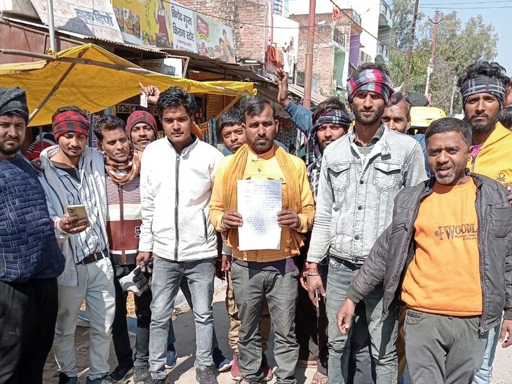 Angered by paying extortion, the bullies beat up the tempo driver