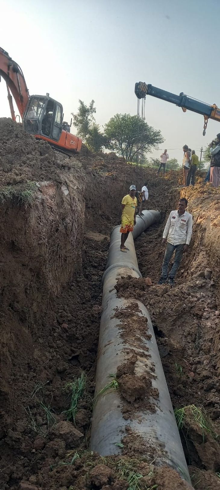 Main pipeline pair, Kanh line closed, polluted water is flowing into ...