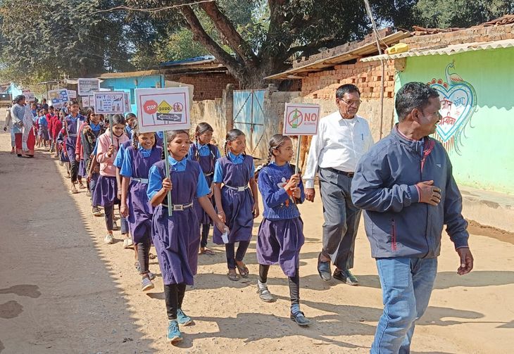 Raised awareness about giving up drug addiction by taking out a rally ...