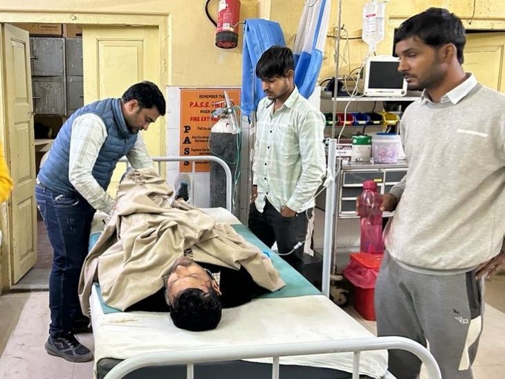 A dozen miscreants made a fatal attack on a young man | 1 दर्जन बदमाशों ...