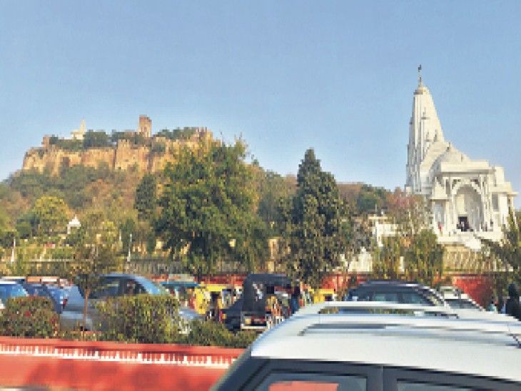 Chill in the morning and evening, effect of heat due to strong sunlight ...