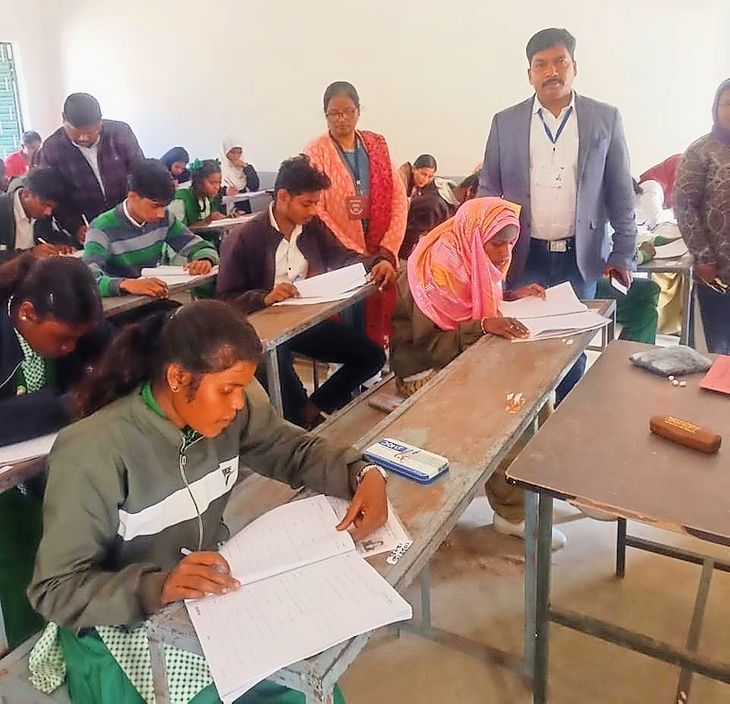 Jharkhand Academic Council member conducts surprise inspection of ...