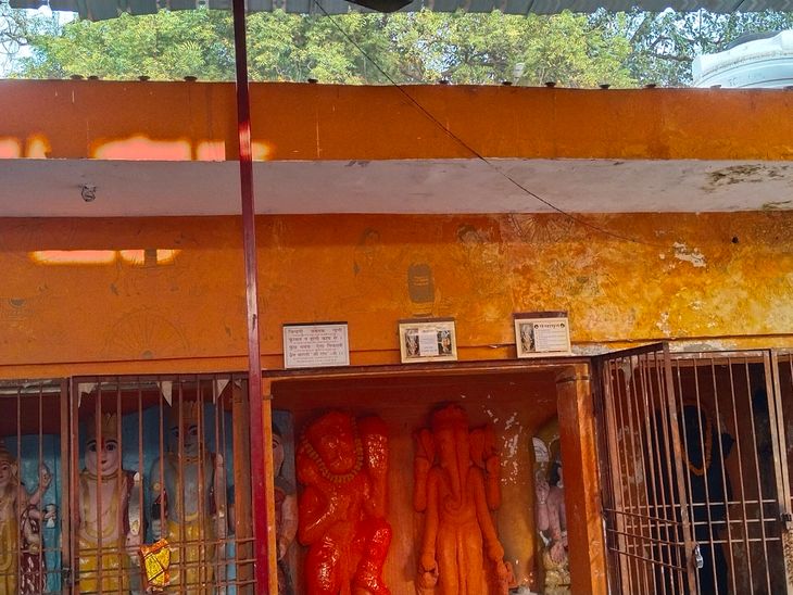 The roof of Rameshwar Dham temple is dilapidated | रामेश्वर धाम मंदिर ...