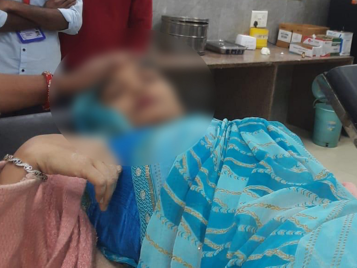 Woman cuts vein on hand, gets treatment