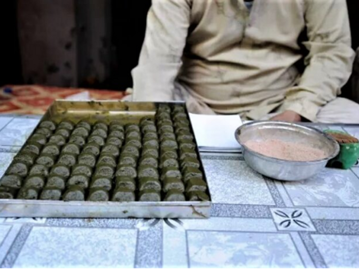 Bhang Ghota, Bhang Sweet Shop Auction