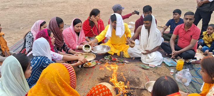 Immersion of the idol of Mother Saraswati in Medininagar | मेदिनीनगर ...