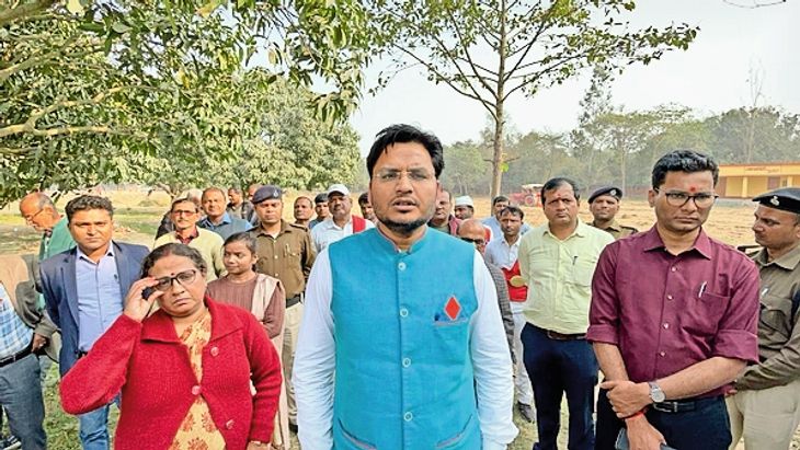 DM and SP inspected election control room and strong room | चुनाव ...