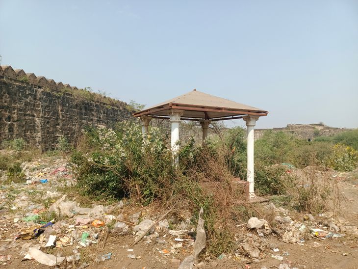 Municipality will build a park in the fort complex | किला परिसर में ...