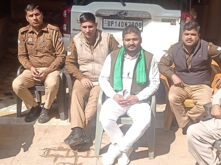 Police put BKU-Tomar officials under house arrest in Meerut | मेरठ में ...