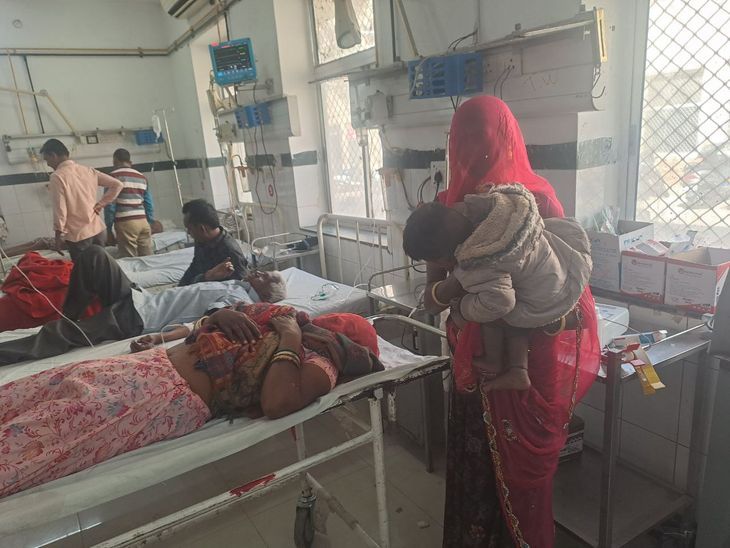 Woman injured after falling from tractor-trolley in Pali | पाली में ...