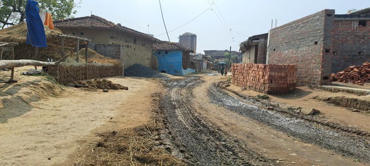 Due to non-construction of drain in Bichhi Chanchar village, dirty ...