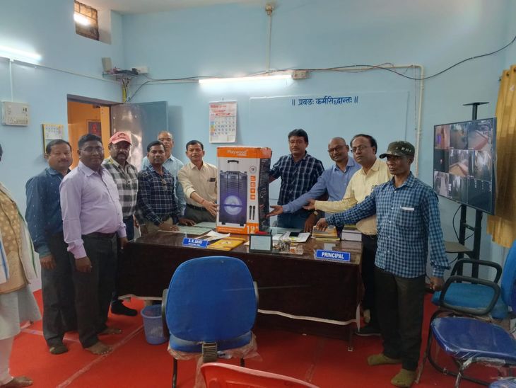 Sihawa school got music system and band instrument | सिहावा स्कूल को ...