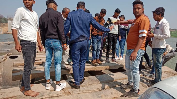 There was jam several times due to gap in the sleeper of Pipa bridge ...