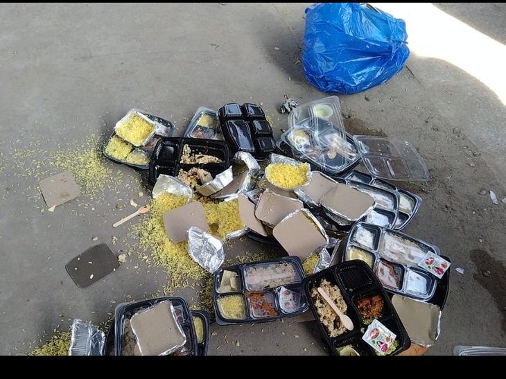 Uproar over passengers getting spoiled food in two trains | दो ट्रेनों ...