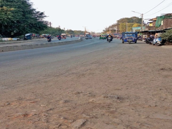 Street lights were installed on 150 poles in Karond, 15 poles were left ...