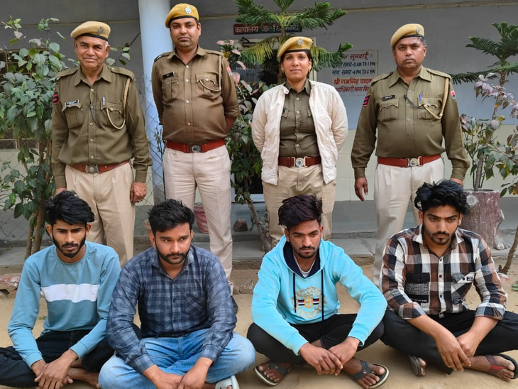 Four arrested for attempting to rob jewelers | ज्वैलर्स से लूट के ...