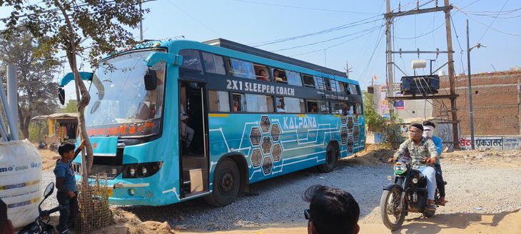 Passenger bus stuck on bypass saved from hitting transformer | बायपास ...