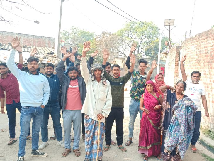 Drains of Dalit settlements of Dubari blocked | दुबारी के दलित बस्तियों ...