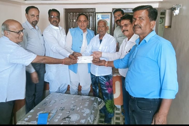 Gave 51 thousand rupees for the construction of Shri Khedapati Hanuman ...