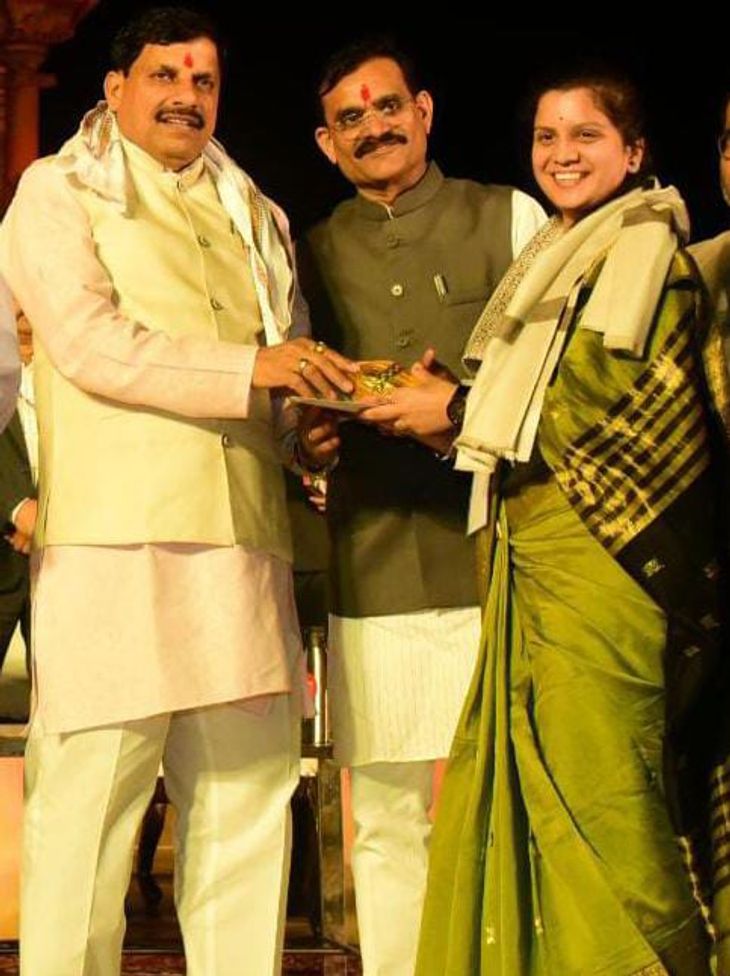 Divya Vyas's artwork honored | दिव्या व्यास की कलाकृति को किया सम्मानित ...