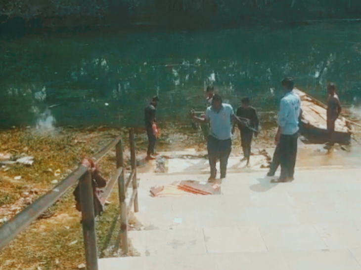 Dead body of unknown person found in Bichiya river | बिछिया नदी में ...