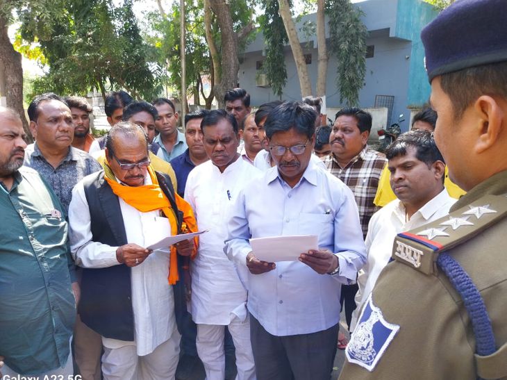 Former MLA reached Meda police station | पूर्व विधायक मेड़ा पहुंचे थाने ...